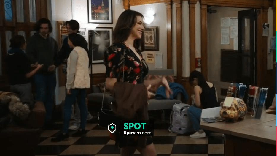 Zara Black Solid Polyurethane Clutch worn by Reporter #2 (Dawn Yanek ...