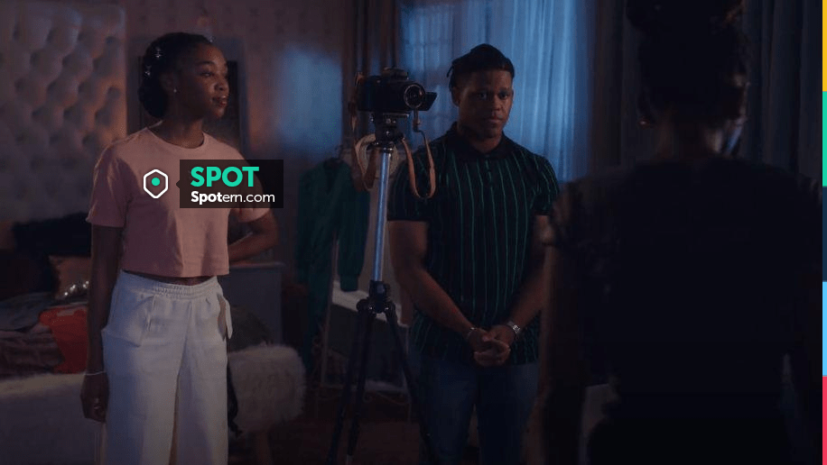 Adidas Adi­col­or Es­sen­tials Cropped Tee worn by Fikile Bhele (Khosi ...