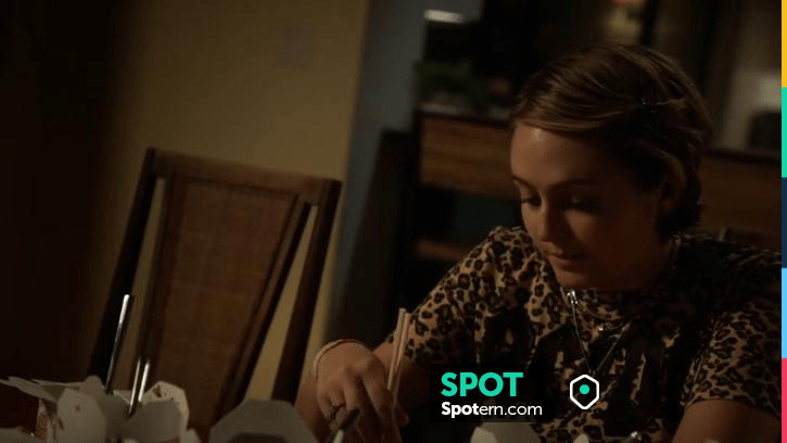 Ac/dc Crop Tee worn by Isabel McKenna (Sophie Reynolds) as seen in L.A ...