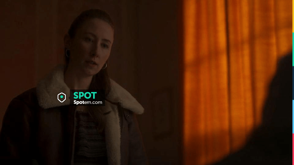 Alpha industries B-3 Sher­pa Mod Bomber Jack­et worn by Becky Green ...