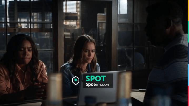 Frame Fad­ed Den­im Jack­et worn by Nancy McKenna (Jessica Alba) as seen in L.A.'s Finest ...