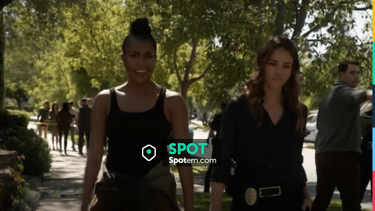 Vince Neck Tank porté par Sydney Burnett (Gabrielle Union) comme on le ...