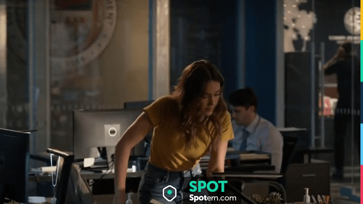 Mother An­kle Fray Jeans worn by Nancy McKenna (Jessica Alba) as seen ...