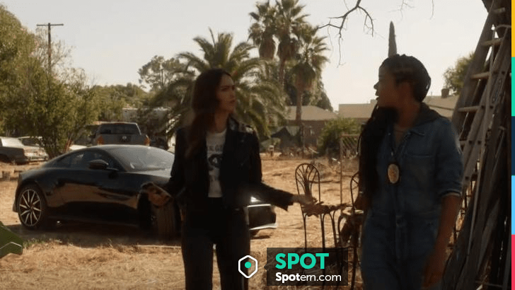 Rollas East Coast Flare worn by Nancy McKenna (Jessica Alba) as seen in ...