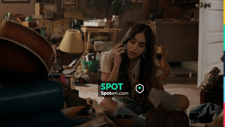 Guess Boni­ta Babe Tee worn by Lyn (Melissa Barrera) as seen in Vida ...