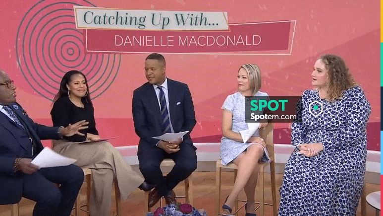 Treasure & Bond Robe mi-longue à nouer dans le dos portée par Danielle ...