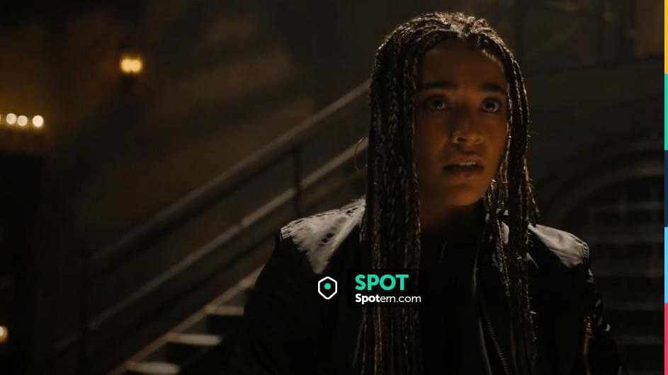 Veste de vol Alpha Industries MA-1 portée par Mikaela (Lucy Barrett ...