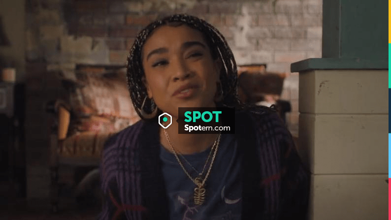 Anthropologie Crescent Hoop earrings worn by Mikaela (Lucy Barrett) as ...