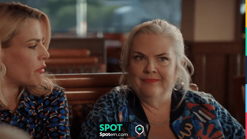 Ulla Popken Pow­er­stretch Col­lege Col­lar worn by Wickie Roy (Renée ...