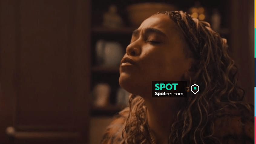 Madewell Washer Medium Hoop Earrings worn by Mikaela (Lucy Barrett) as ...