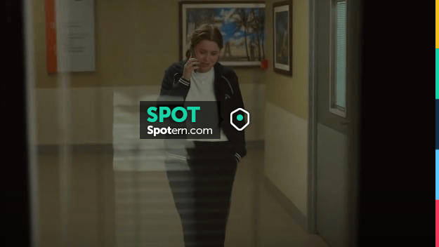 La chaqueta Upside Rally Quinn azul marino usada por Brooke Delaney ...