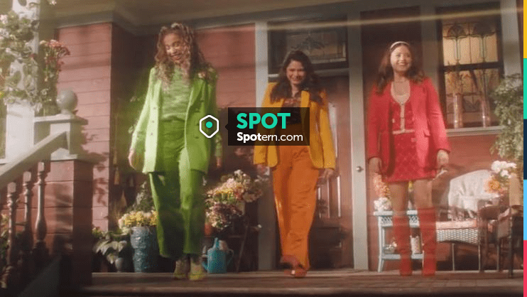 Zara Textured Blazer worn by Mikaela (Lucy Barrett) as seen in Charmed ...