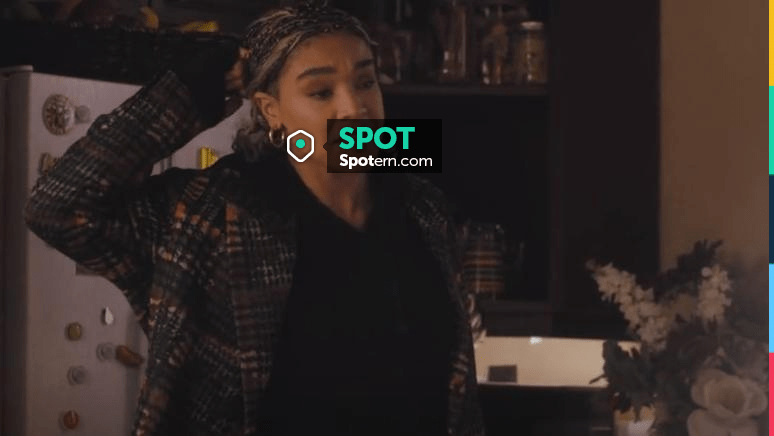 Madewell Chunky Medium Hoop Earrings worn by Mikaela (Lucy Barrett) as ...