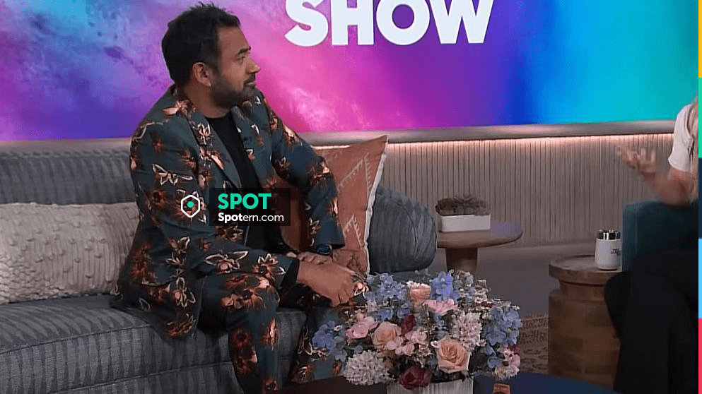 Asos Design Re­laxed Suit Jack­et worn by Kal Penn as seen in The Kelly ...