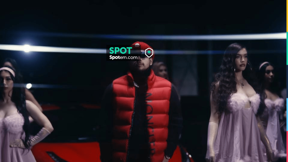 Gorro Moncler Red Triangle Patch usado por Jesus Ortiz Paz en TU NAME ...