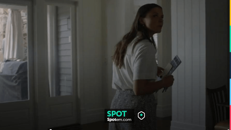 Minkpink Mi­ni Skirt worn by Becky Hart (Phoebe Roberts) as seen in Lie ...