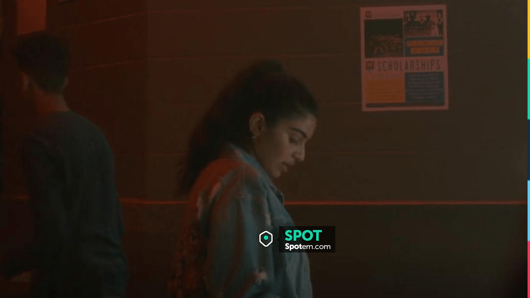 Zara Den­im Jack­et worn by Meera Pakam (Ashley Ganger) as seen in ...