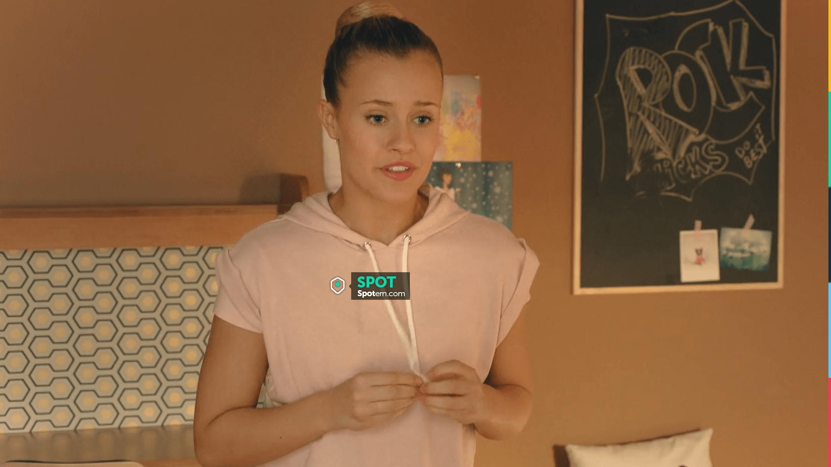 H&M Di­vid­ed Sleeve­less Hood­ed Top worn by Lena Grisky (Jessica Lord ...