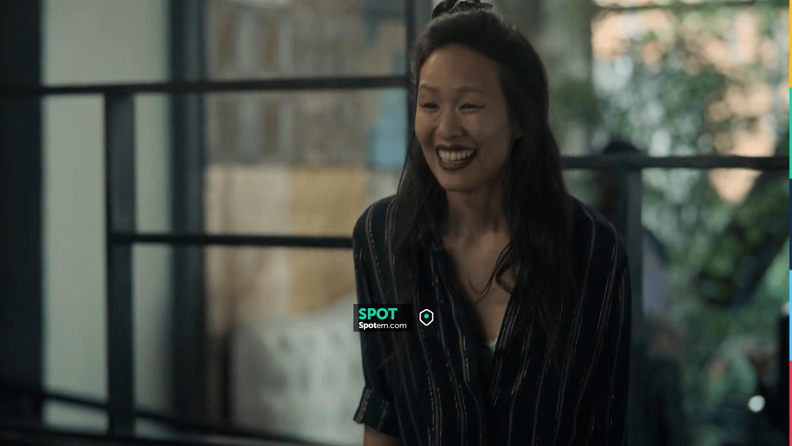 Blusa de rayas metálicas de Bella Dahl usada por Violet (Sue Ann Pien ...