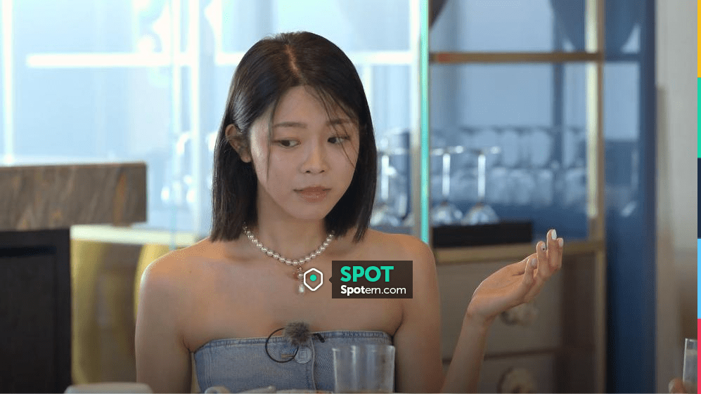 Vivienne Westwood One Row Pearl Drop Chok­er worn by Choi Hye-seon as ...