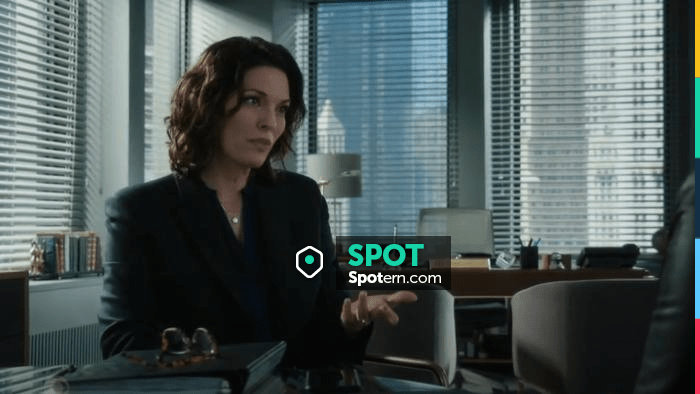 Theory Eti­en­nette Blaz­er worn by Special Agent in Charge Isobel ...