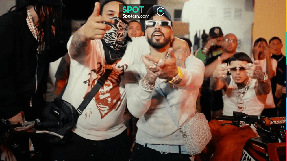 Amiri Light Blue Outline MA Trucker Hat porté par Anuel AA dans VVS ...