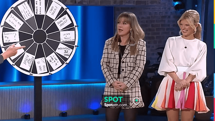 English Factory Plaid Cuffed Shorts worn by Kelly Clarkson as seen in ...