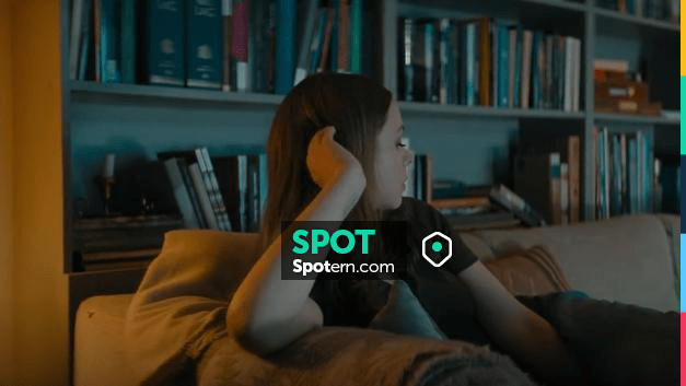 Gina Tricot Ear­ly Top worn by Stella Sandell (Alexandra Karlsson ...