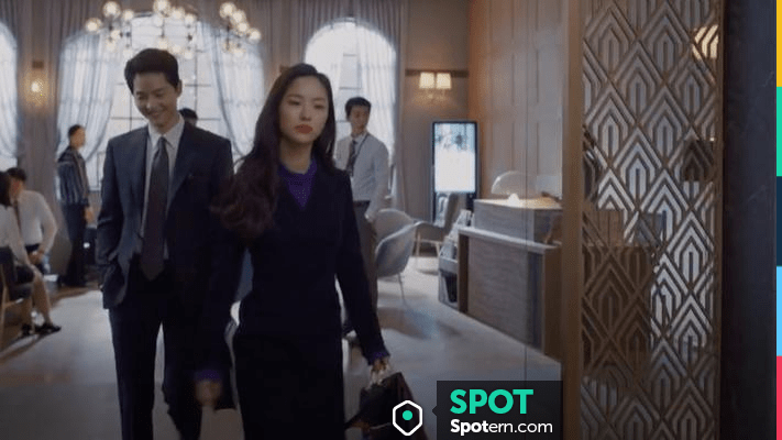 Alexander McQueen The Tall Story tote bag worn by Hong Cha-yeong (Jeon ...