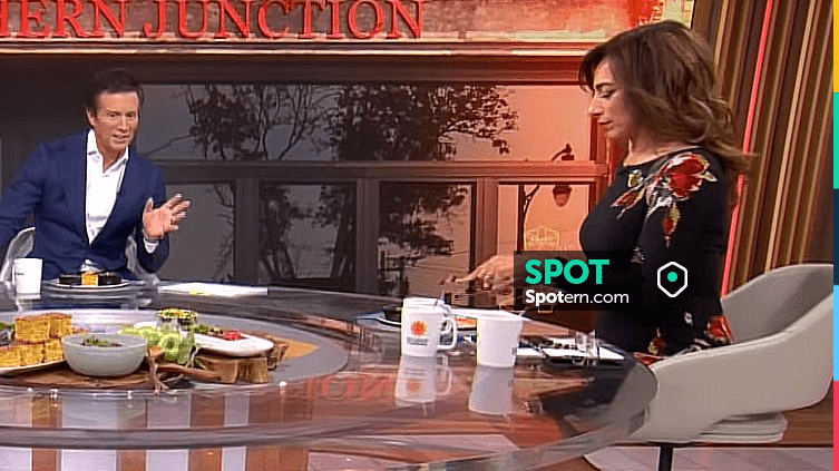 Vestido tubo con estampado de rosa Cache usado por Michelle Miller como ...