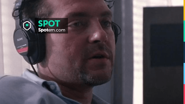 The headphones Sony Audio Cody Nicholson (Tom Sizemore) in True Romance ...