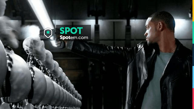 The weapon of the Detective Del Spooner's (Will Smith) in i, Robot ...