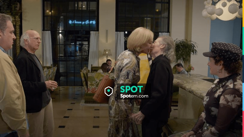 & Other Stories Soft Leather Bucket Bag worn by Cynthia(Allison Janney ...