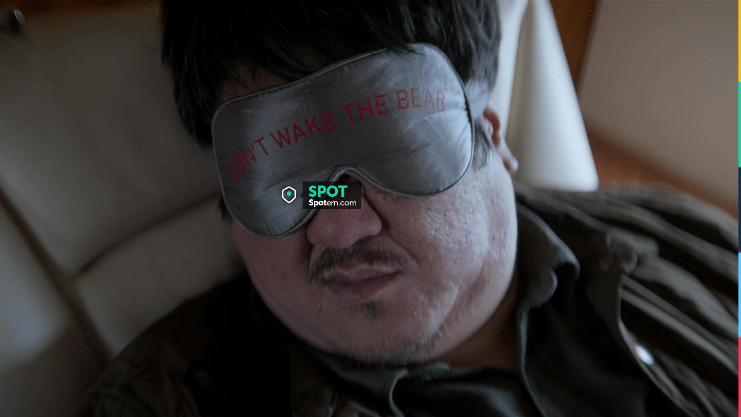The sleep mask of Da Shi (Benedict Wong) in 3 Body Problem (S01E08 ...