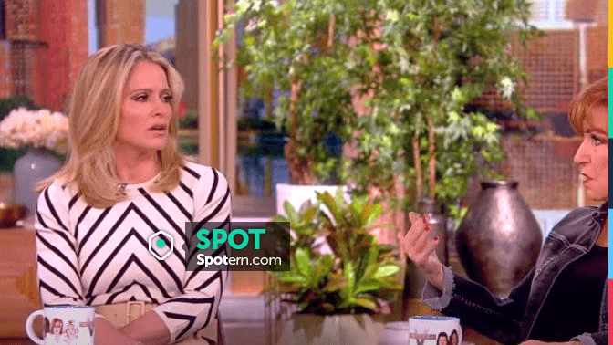 Zimmermann Natura Crew Neck Top porté par Sara Haines comme on le voit ...