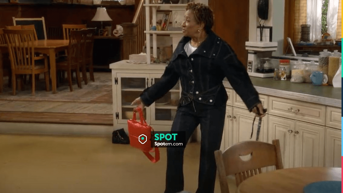H&M Padded Shop­per worn by Lucretia Turner (Wanda Sykes) as seen in ...