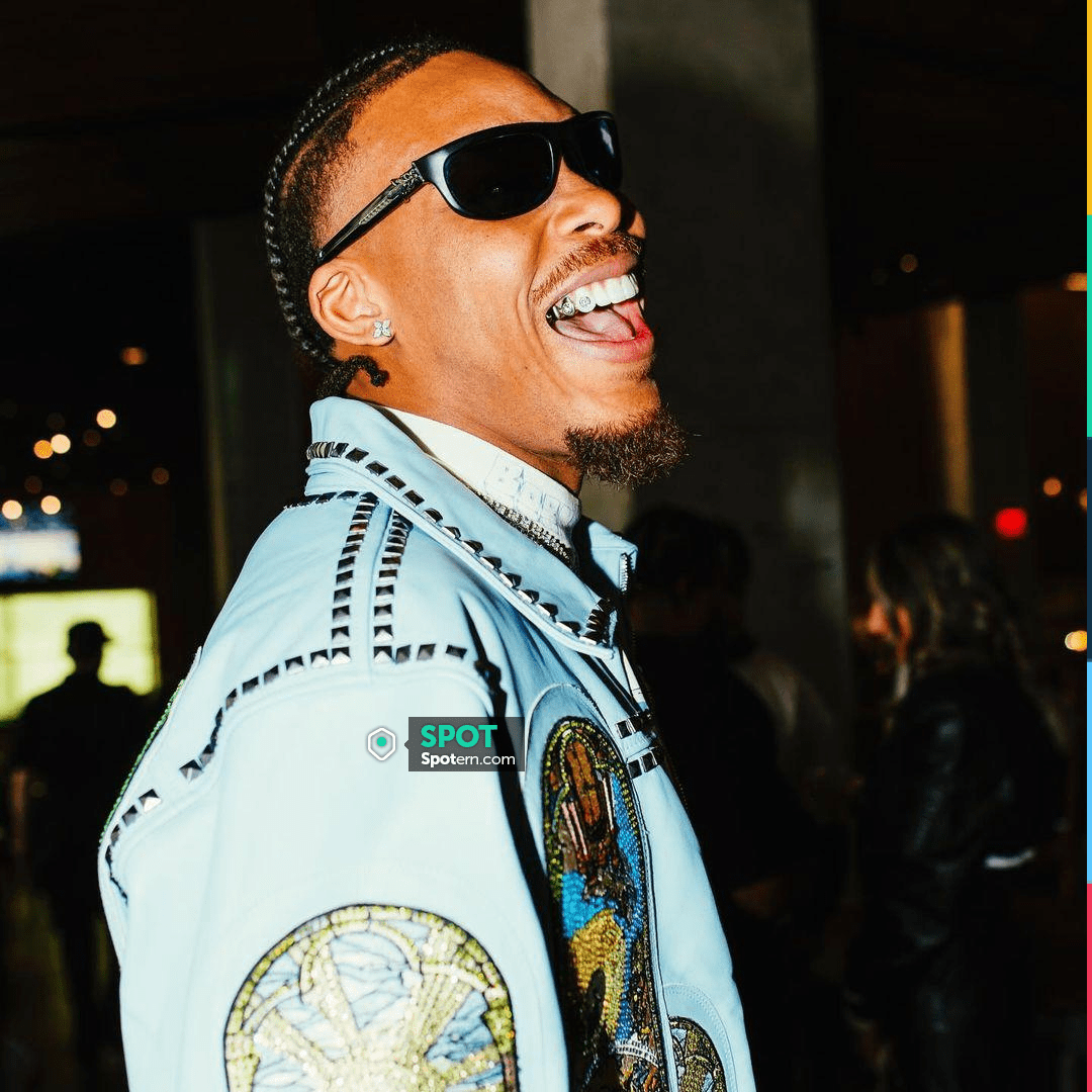 Who Decides War Veste 'Eternity' en cuir clouté bleu clair portée par ...