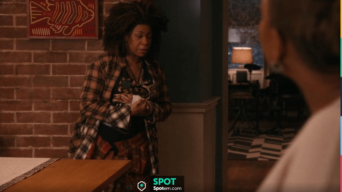 Shyanne Flo­ral Print Cor­duroy Pants worn by Viola 'Vi' Marsette ...