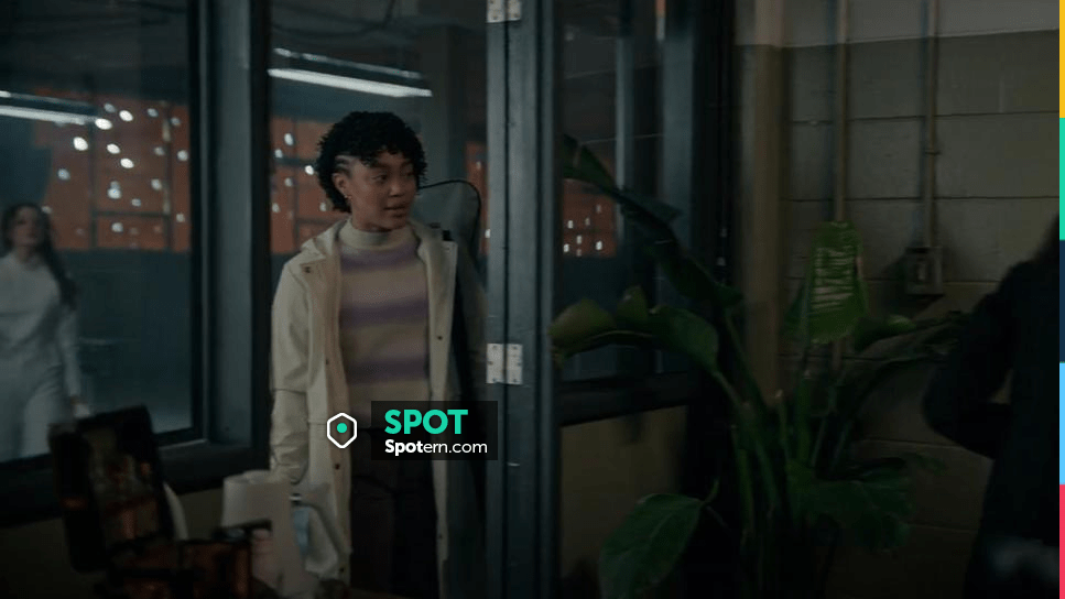 Parka Rains String usada por Mallory Grace (Mychala Faith Lee) como se ...