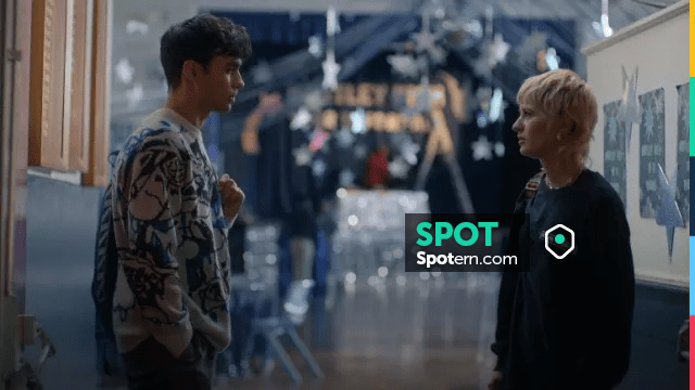 Amyl and the Sniffers Graphic Tee usada por Harper McLean (Asher ...