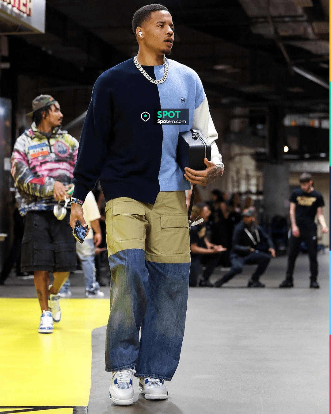 Suéter Loewe azul marino, blanco y azul claro usado por Markelle Fultz ...