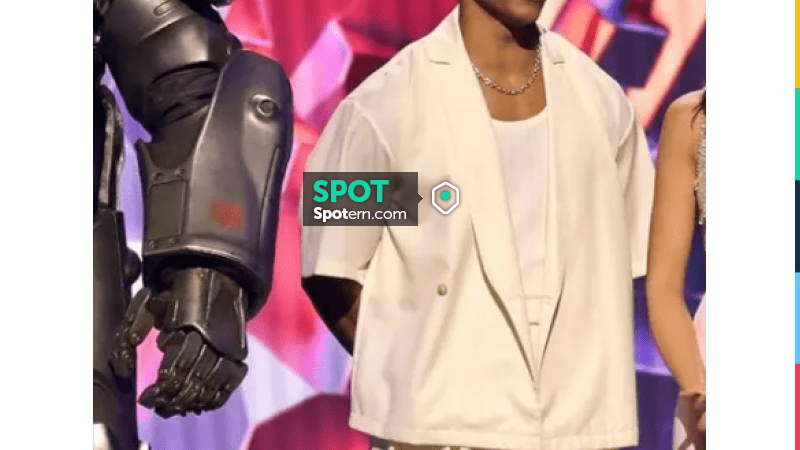 Fallout TV series outfits: Maximus (Aaron Clifton Moten) is wearing ...