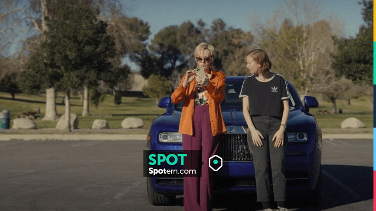 Alice + Olivia Dy­lan Pants worn by Deborah Vance (Jean Smart) as seen ...