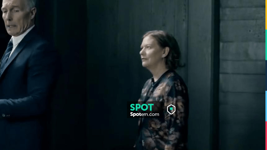 Ted Baker Front Cardi­gan worn by Lieutenant Piper Lynch (Amy ...