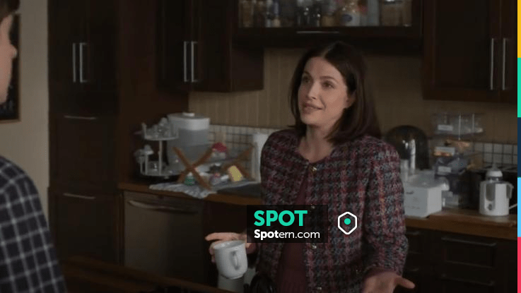 Sandro Veste courte en tweed boutonnée portée par Lea Dilallo (Paige ...