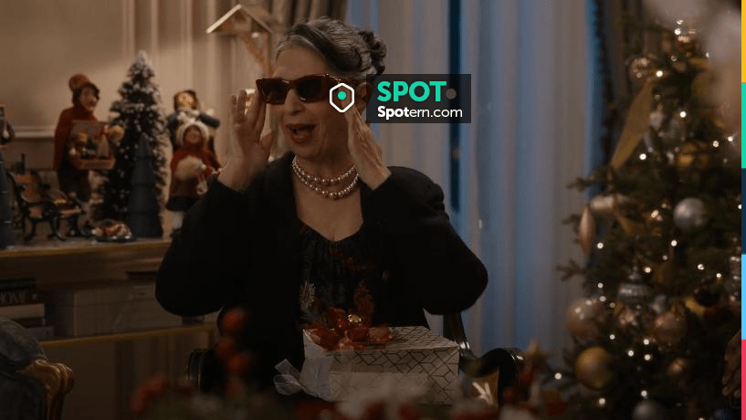 Lunettes de soleil Prada Symbole portées par Susan (Harriet Sansom ...