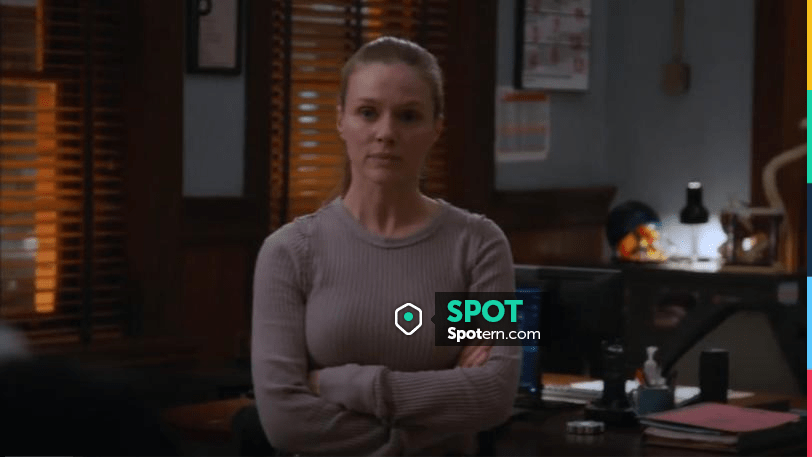 Free People Roll With It Thermal usado por Hailey Upton (Tracy ...