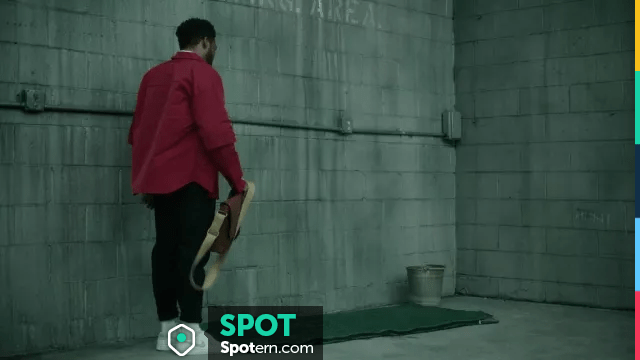 Clothing from Atlanta TV series: Donald Glover is wearing Nike white ...