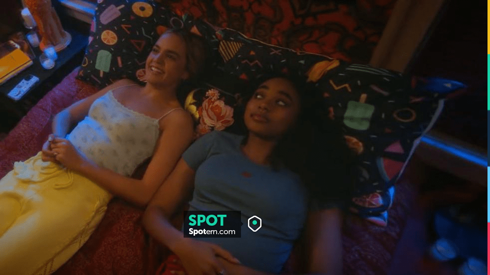 American Eagle Hey Baby Tee worn by Tabitha 'Tabby' Haworthe (Chandler ...