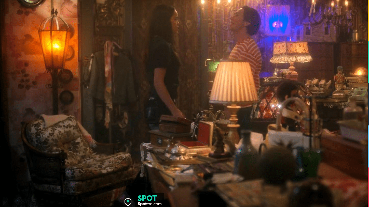 Dr Martens Addina Flower Oxfords worn by Minnie 'Mouse' Honrada (Malia ...